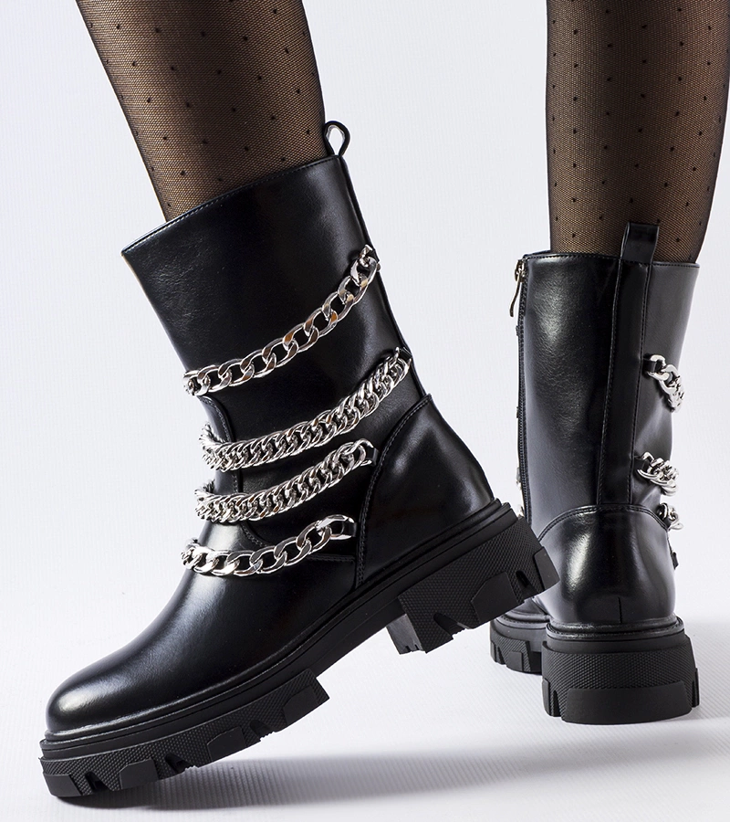 Černé kotníkové boty s ozdobnými řetězy Bacco | Boty Gemre online